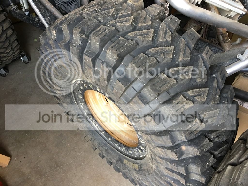 40" Maxxis Trepadors Competition | Pirate 4x4