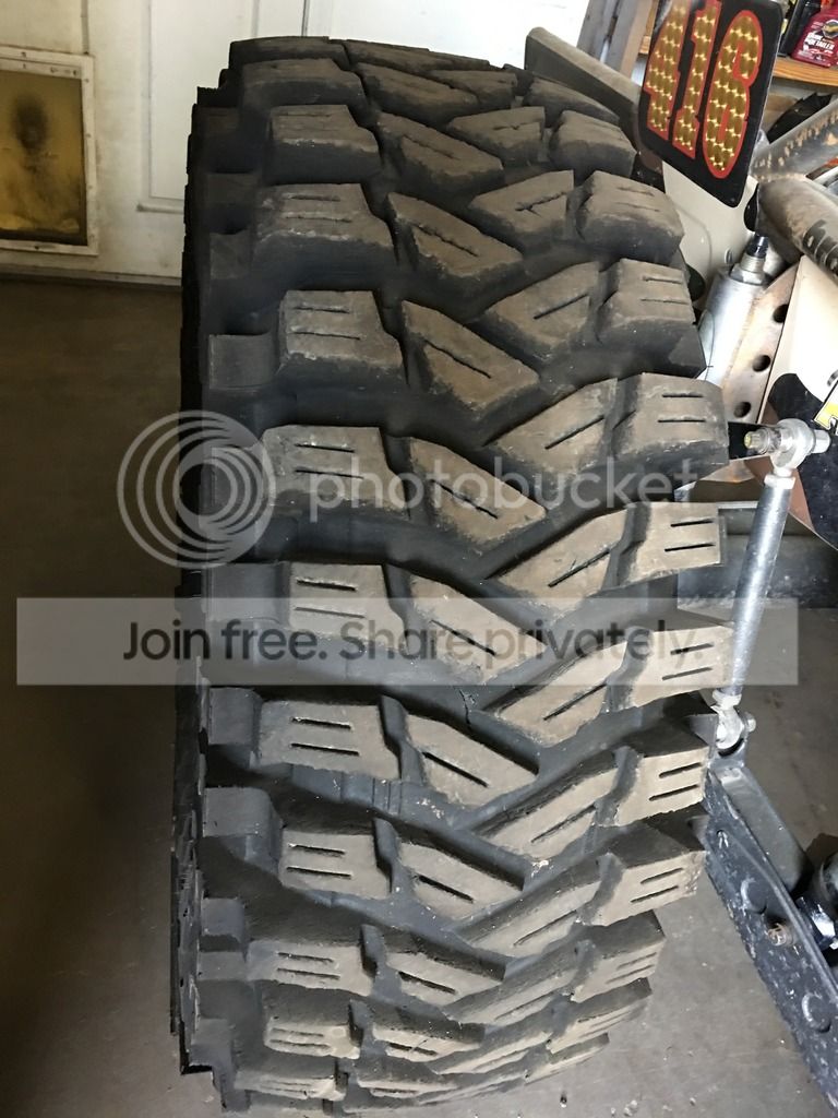 40" Maxxis Trepadors Competition | Pirate 4x4