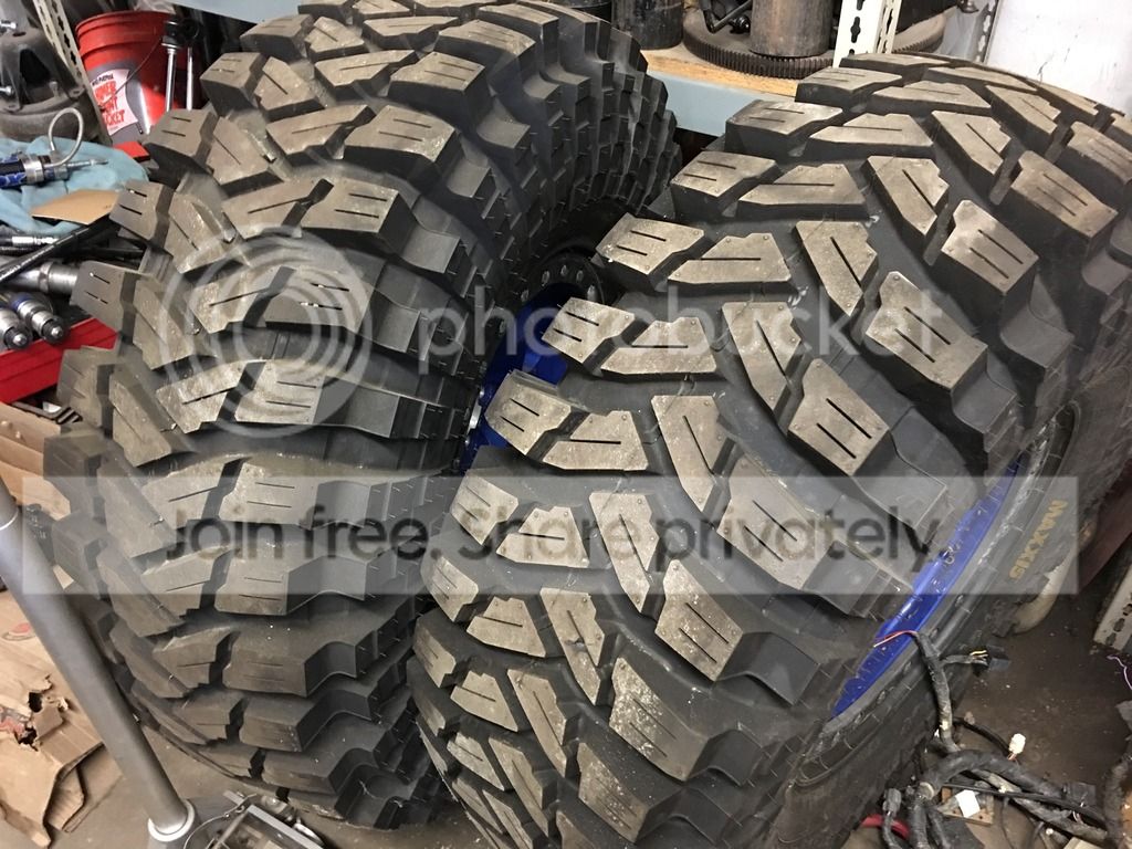 40" Maxxis Trepadors Competition | Pirate 4x4